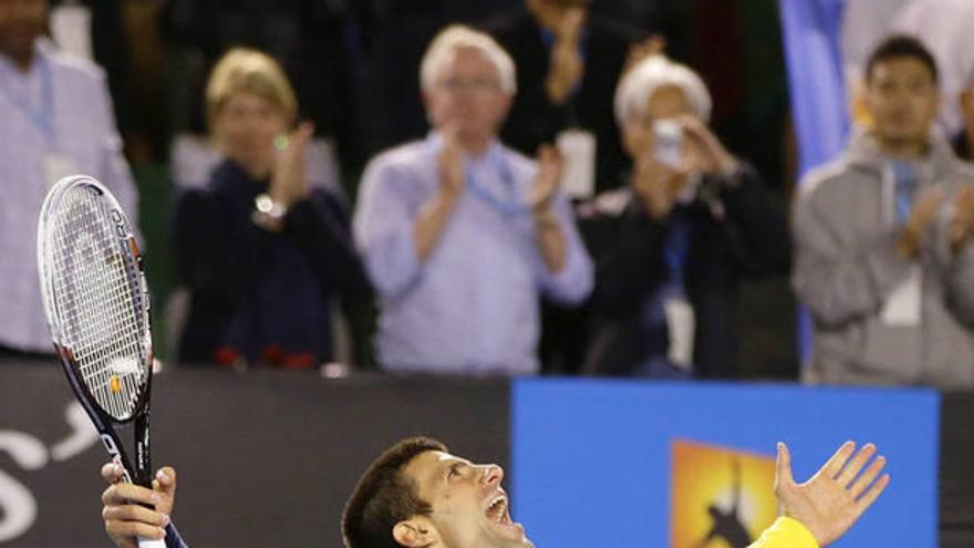 Novak Djokovic reina en Melbourne e iguala a Federer