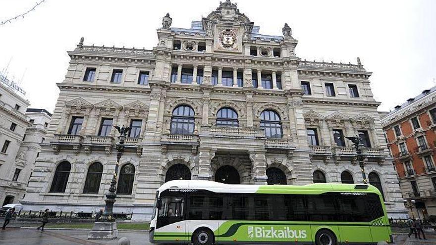 La renovación de las nuevas líneas de Bizkaibus entra mañana en servicio