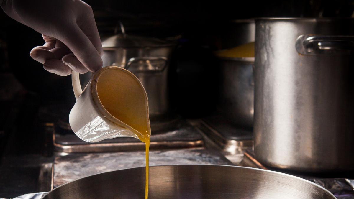 La técnica del chef Fernando Canales para diferenciar la grasa y el aceite